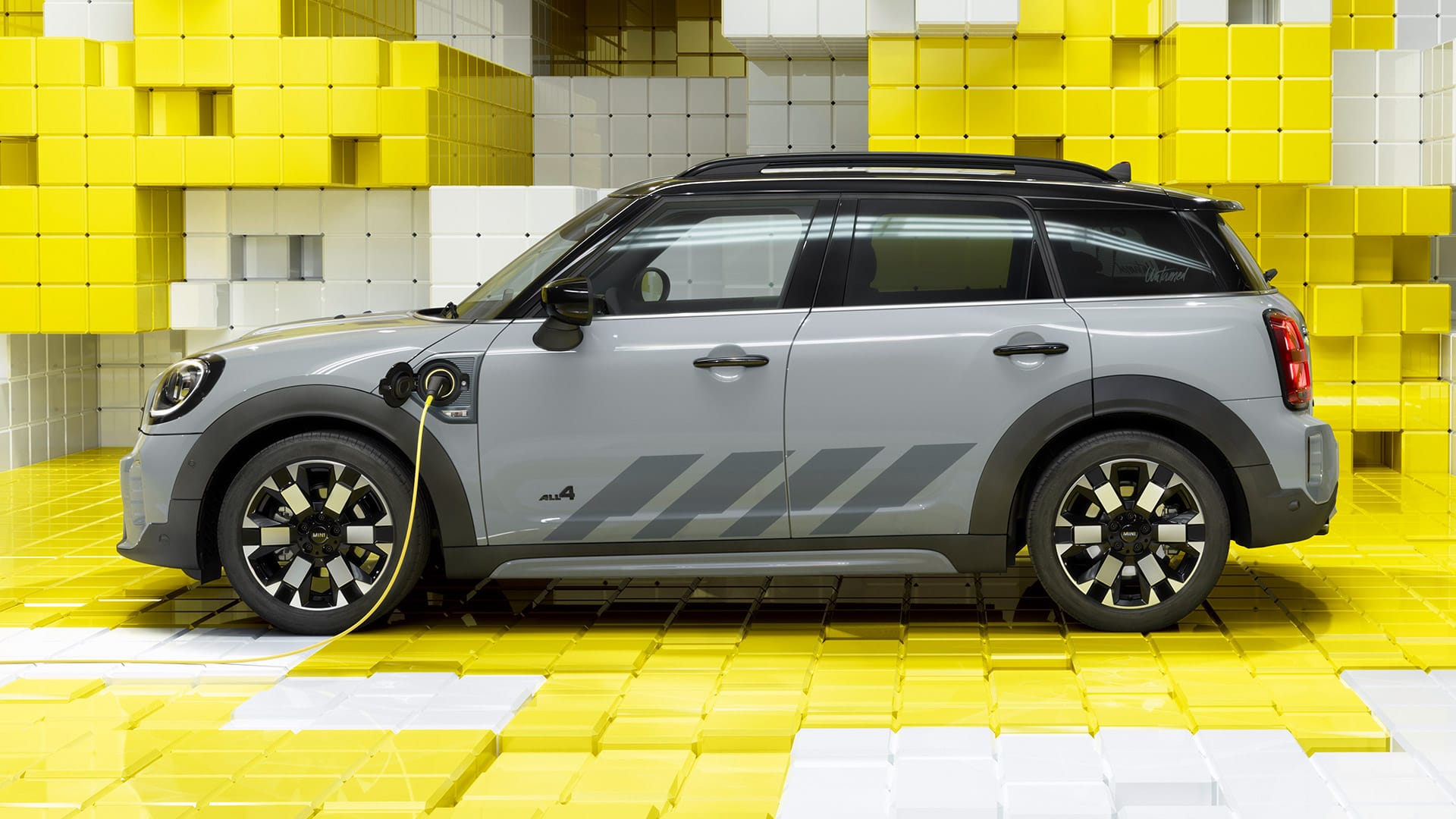 THE MINI COUNTRYMAN PLUG-IN HYBRID | MINI Middle East